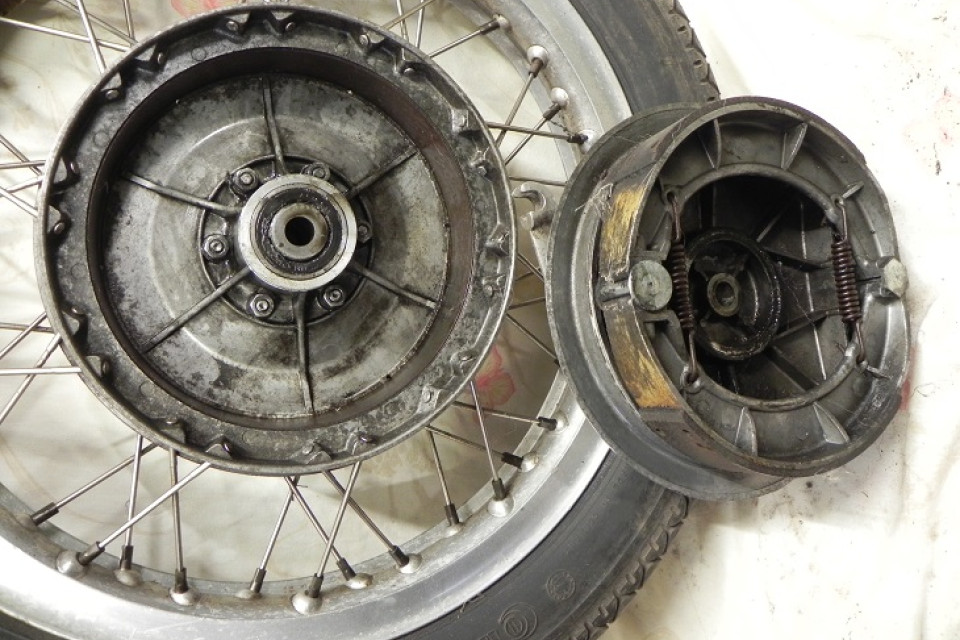 Loop frame Borrani rear wheel. | Moto Guzzi Club GB